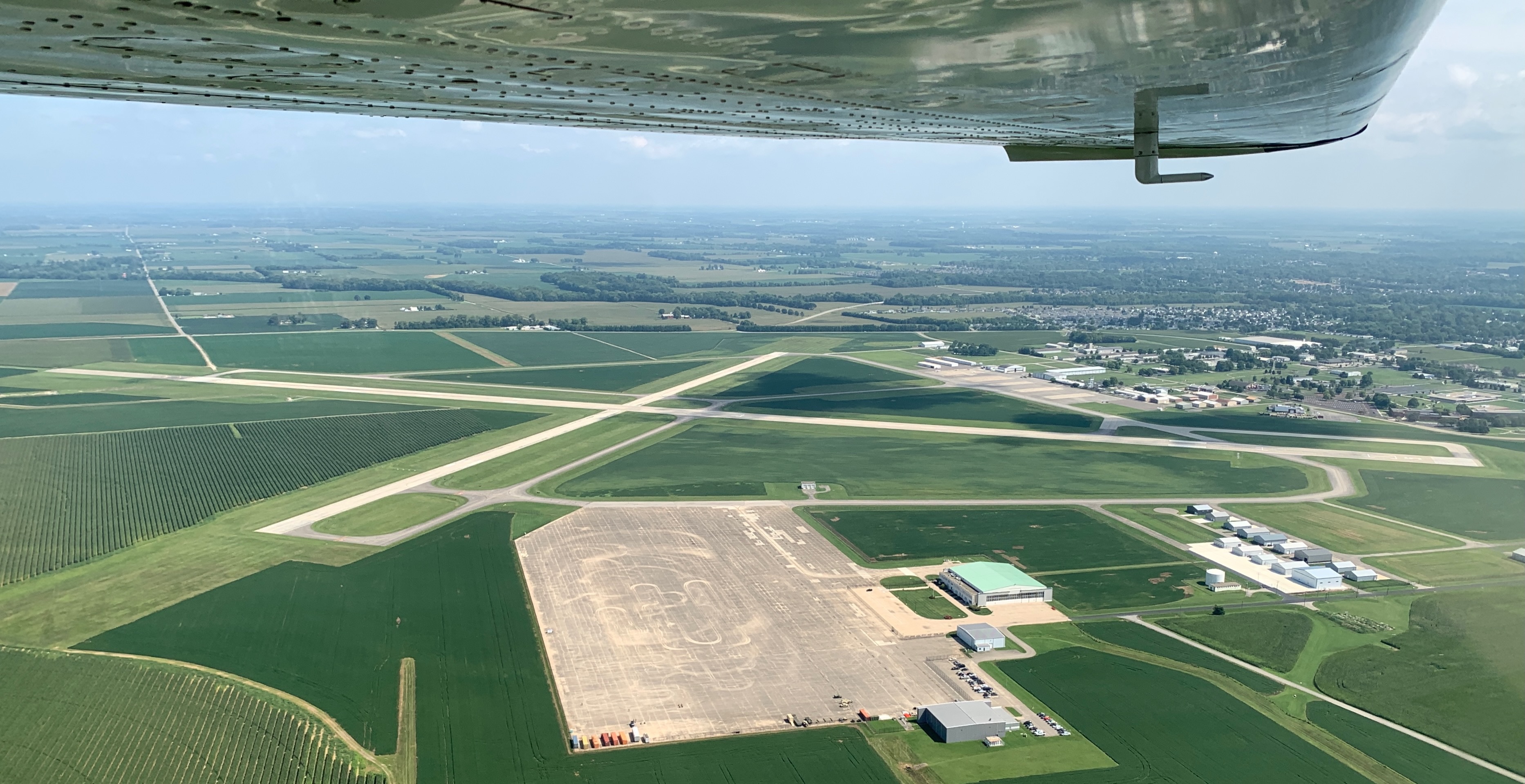 KBAK from NW (L DW Rwy 05), 1700' | SkyVector
